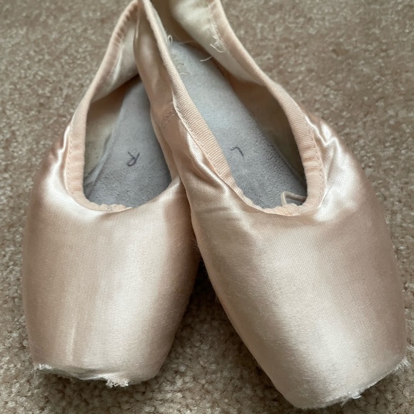 Bloch | Shoes | Dead Bloch Pointe Shoes | Poshmark